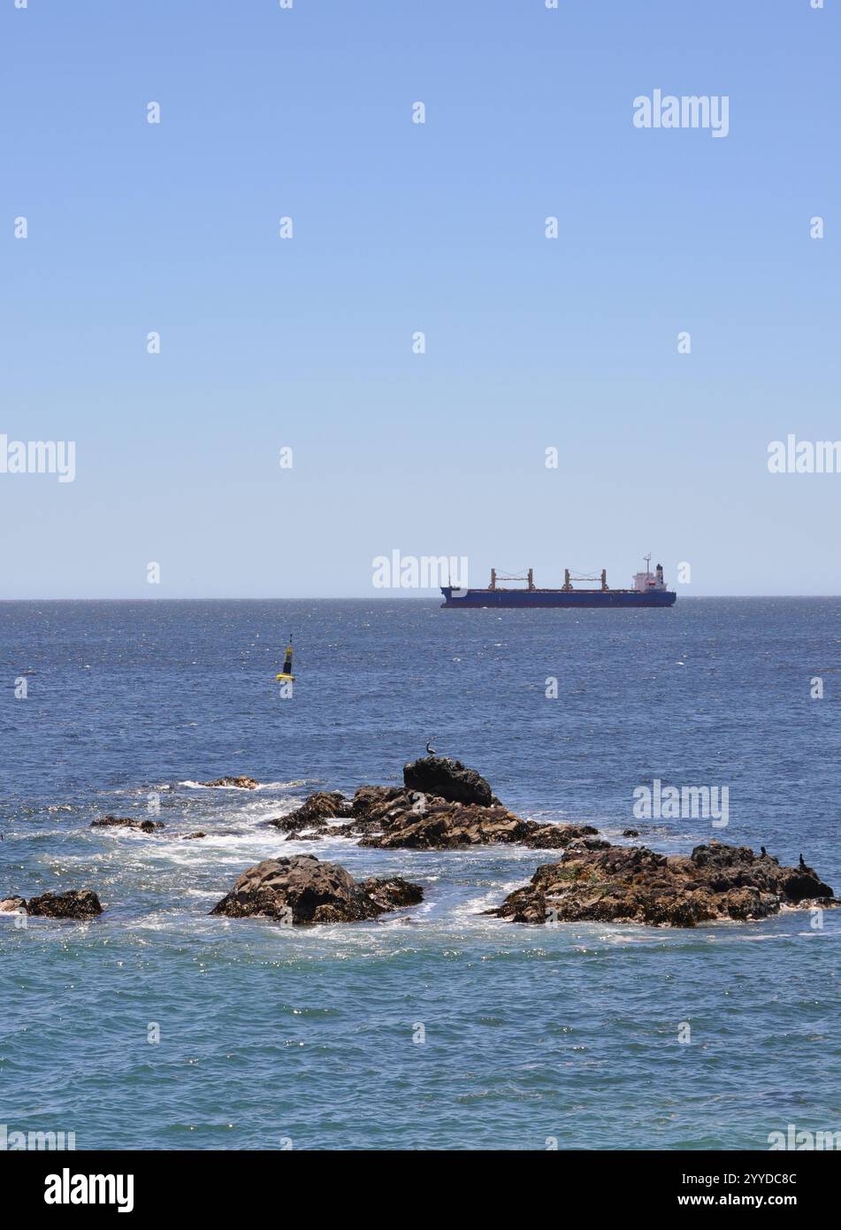 Ship in the ocean hi-res stock photography and images - Alamy