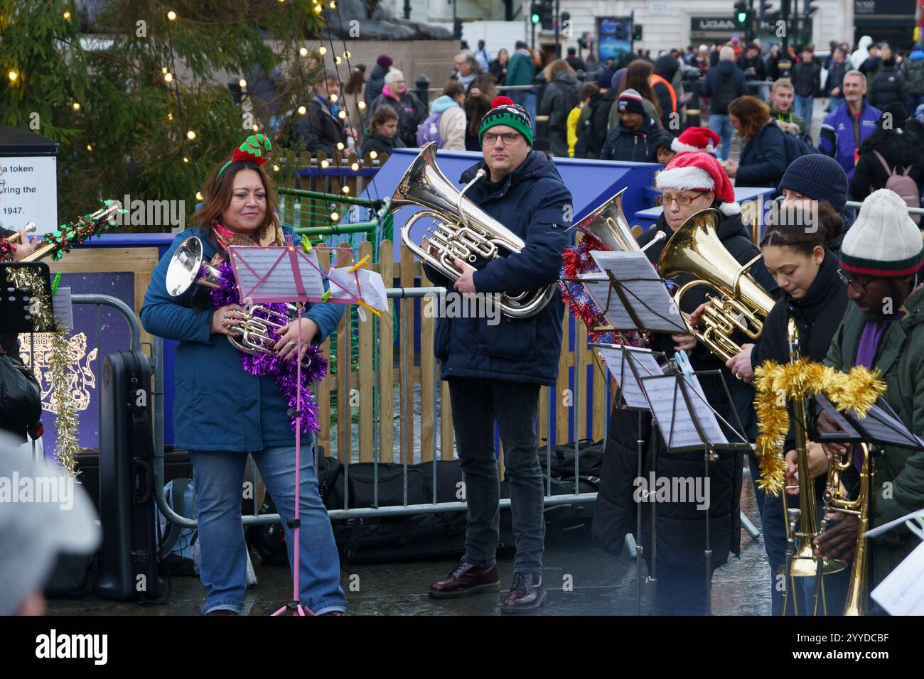London UK Saturday December 2024 Londoners out on the last Saturday ...