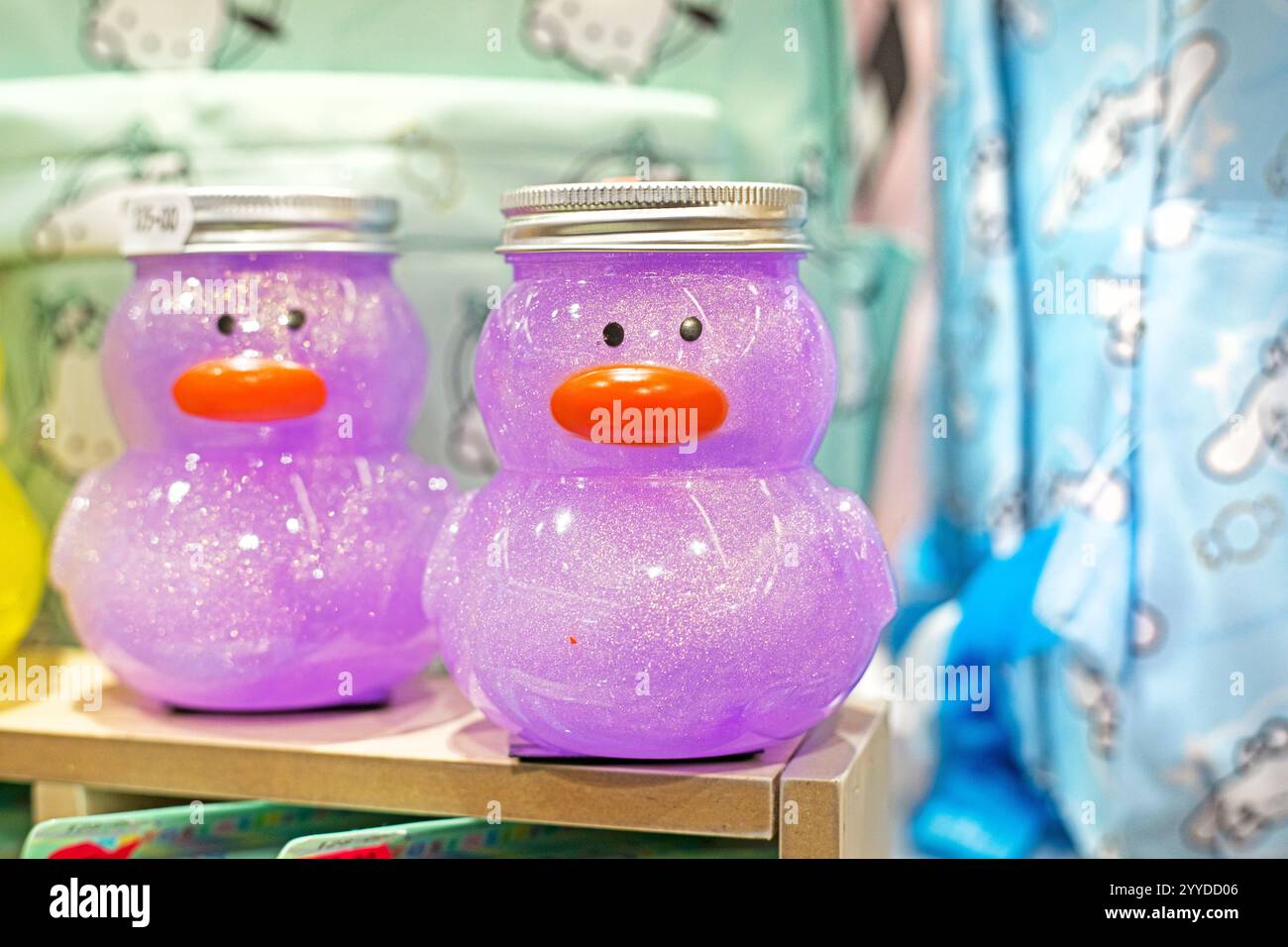 Gel animal figures hi-res stock photography and images - Alamy