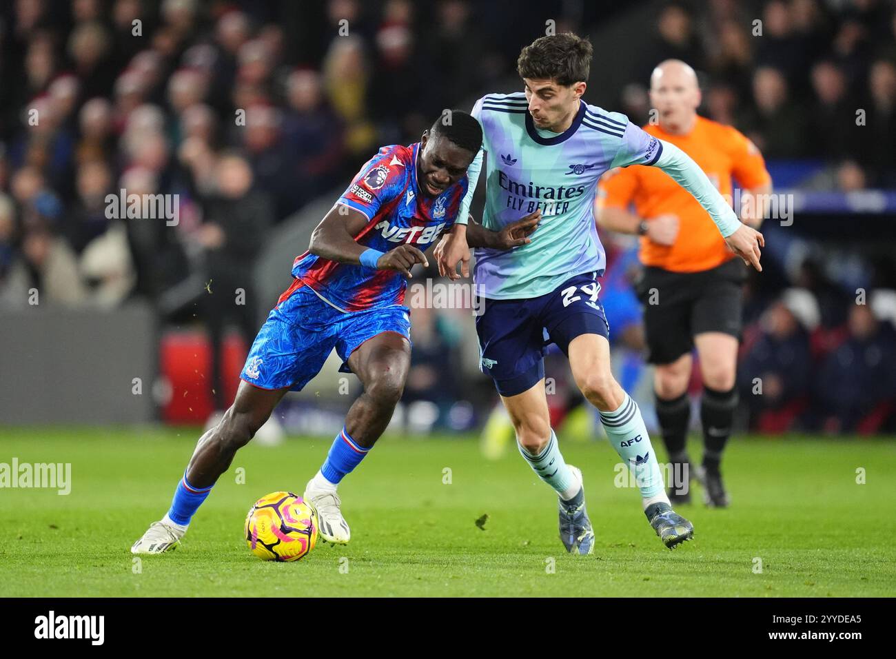 Crystal Palace's Ismaila Sarr (left) and Arsenal’s Kai Havertz battle ...