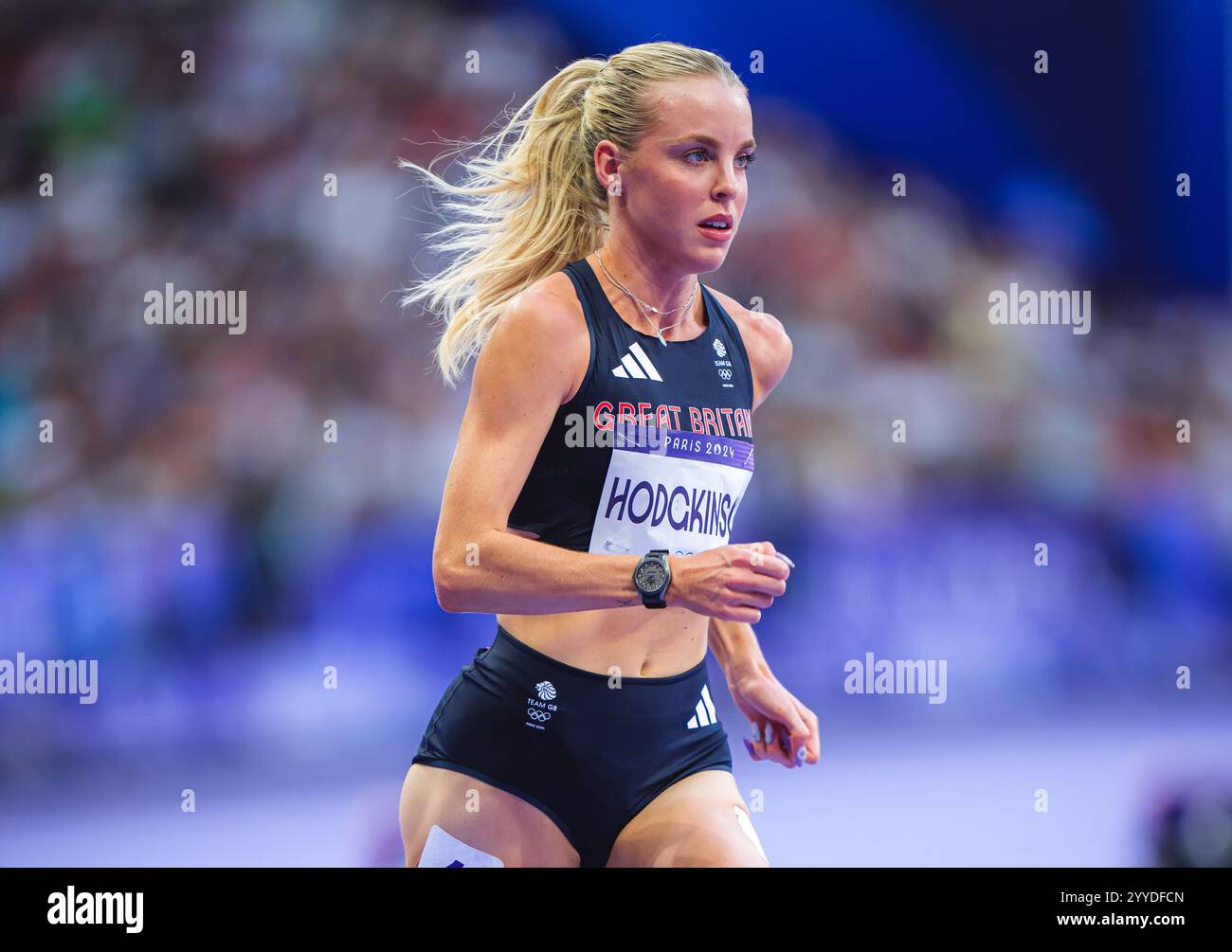 Keely Hodgkinson participating in the 800 meters at the Paris 2024 ...