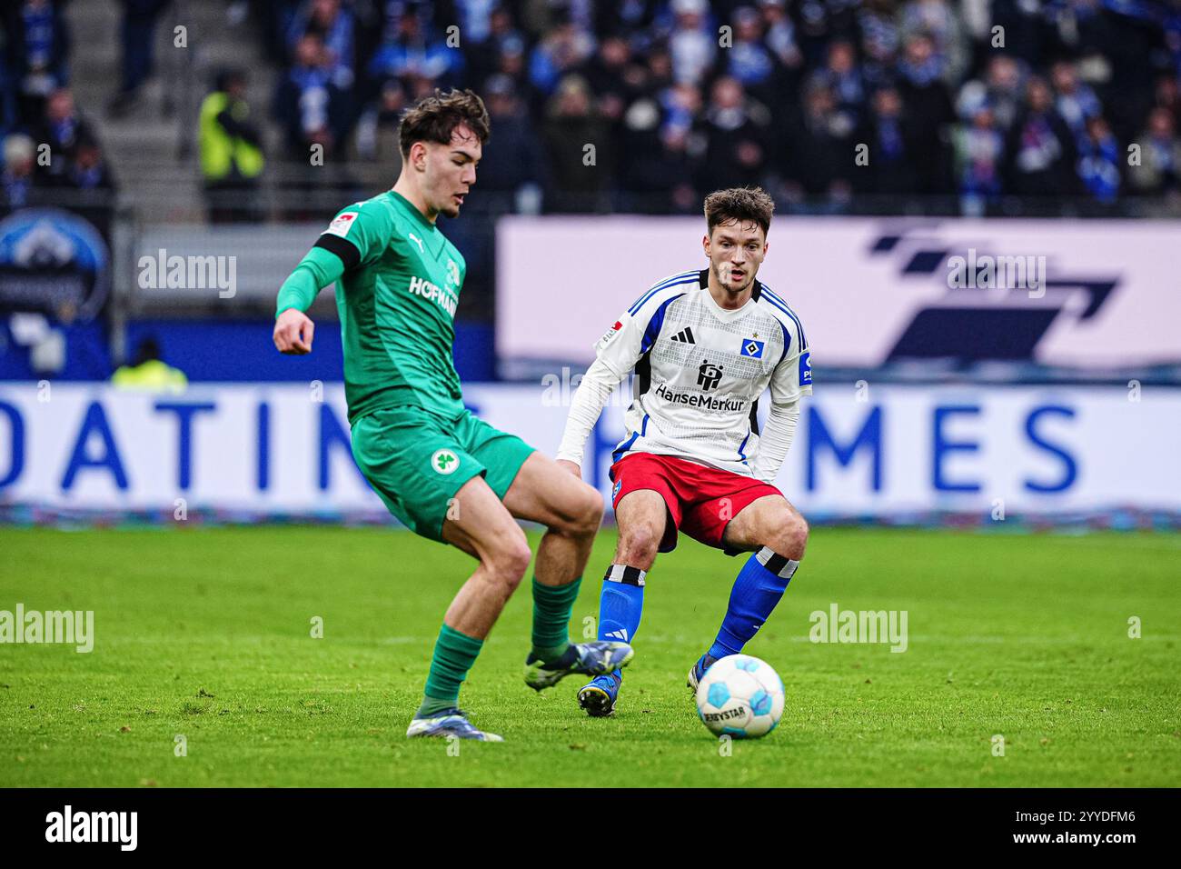 Reno Muenz (SpVgg Greuther Fuerth, #05), Noah Katterbach (Hamburger SV ...