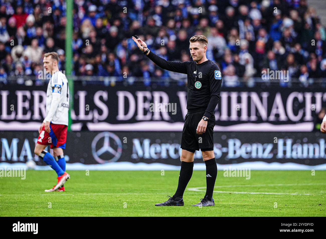 Schiedsrichter Timo Gerach GER, Hamburger SV vs. SpVgg Greuther Fuerth ...