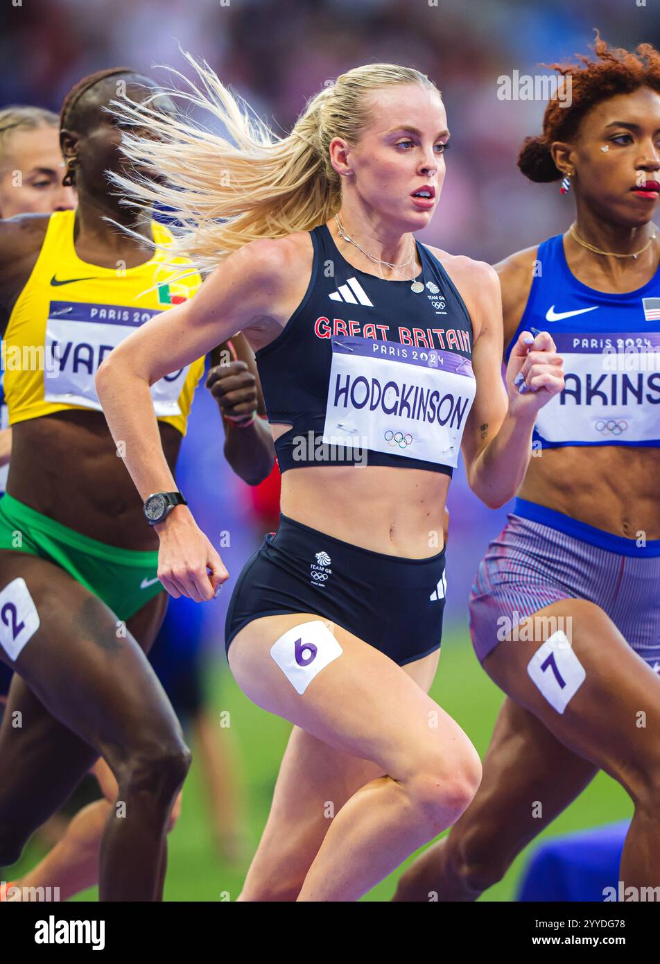 Keely Hodgkinson participating in the 800 meters at the Paris 2024 ...