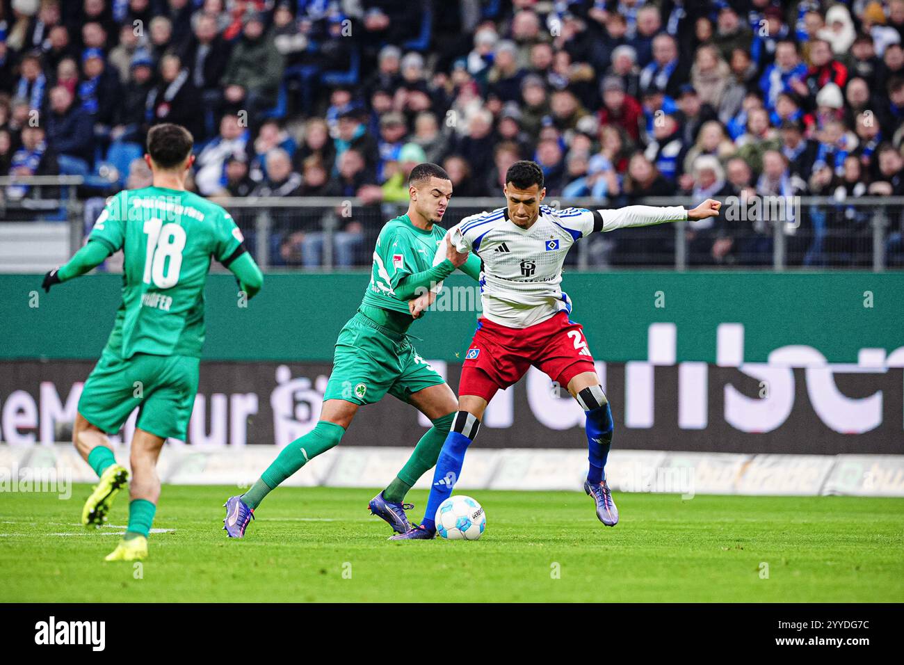 Maximilian Dietz (SpVgg Greuther Fuerth, #33), Davie Selke (Hamburger ...