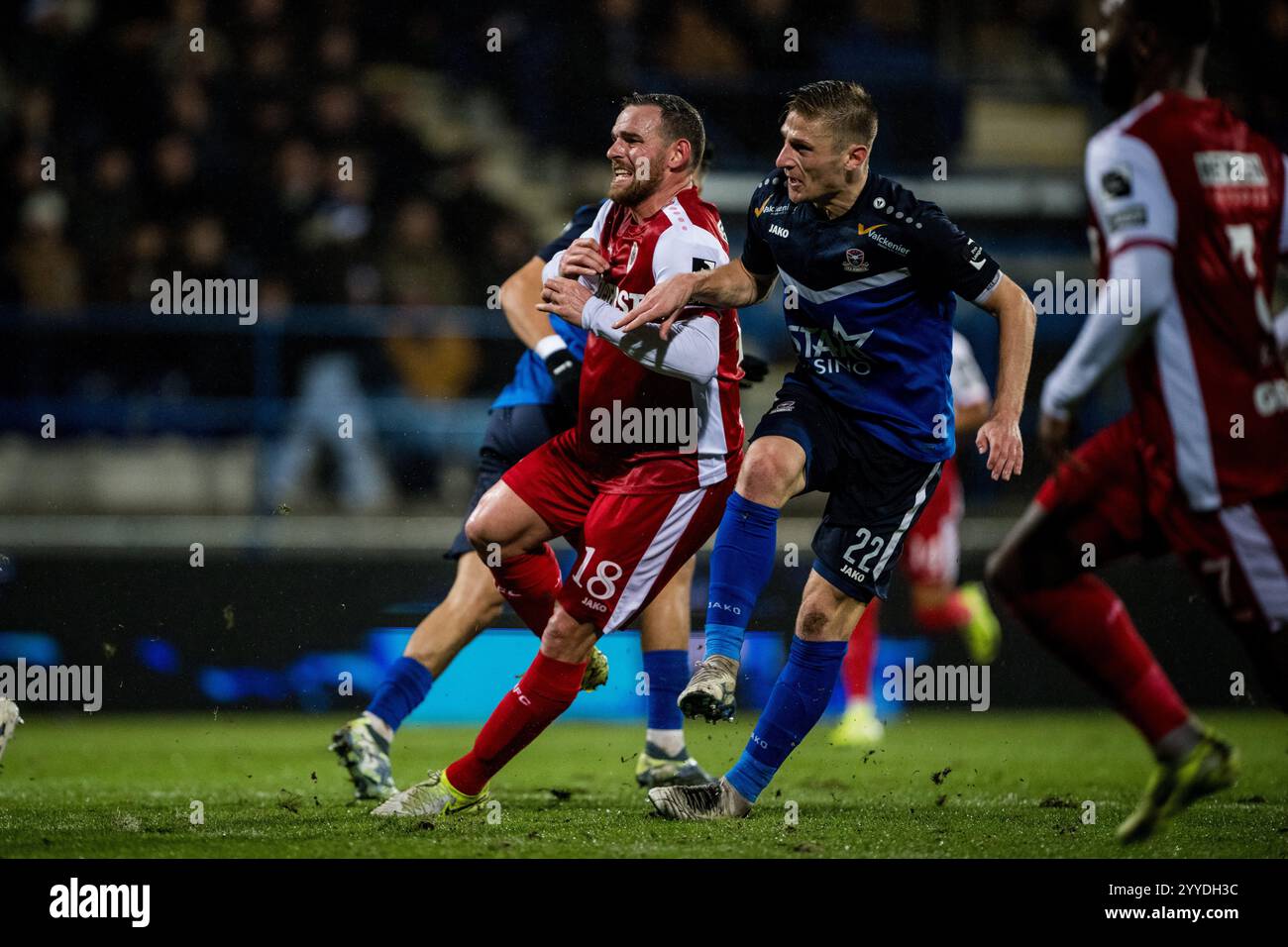 Denderleeuw, Belgium. 21st Dec, 2024. Antwerp's Vincent Janssen and ...