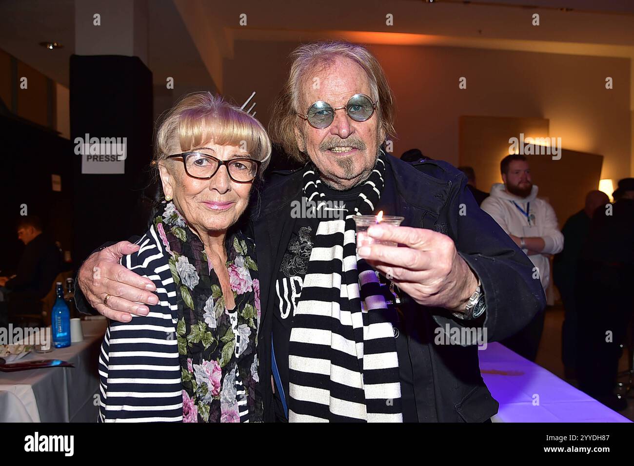 30 Jahre Weihnachten mit Frank Zander Frank Zander mit Ehefrau Evi ...