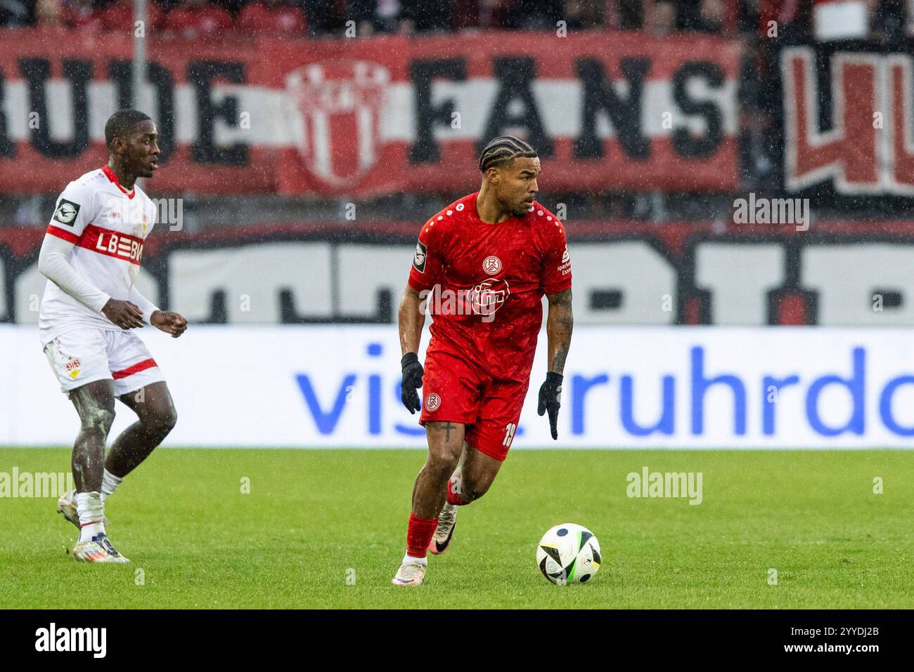 Essen, Deutschland. 21st Dec, 2024. Eric Voufack (Rot-Wei? Essen, 19) 3 ...