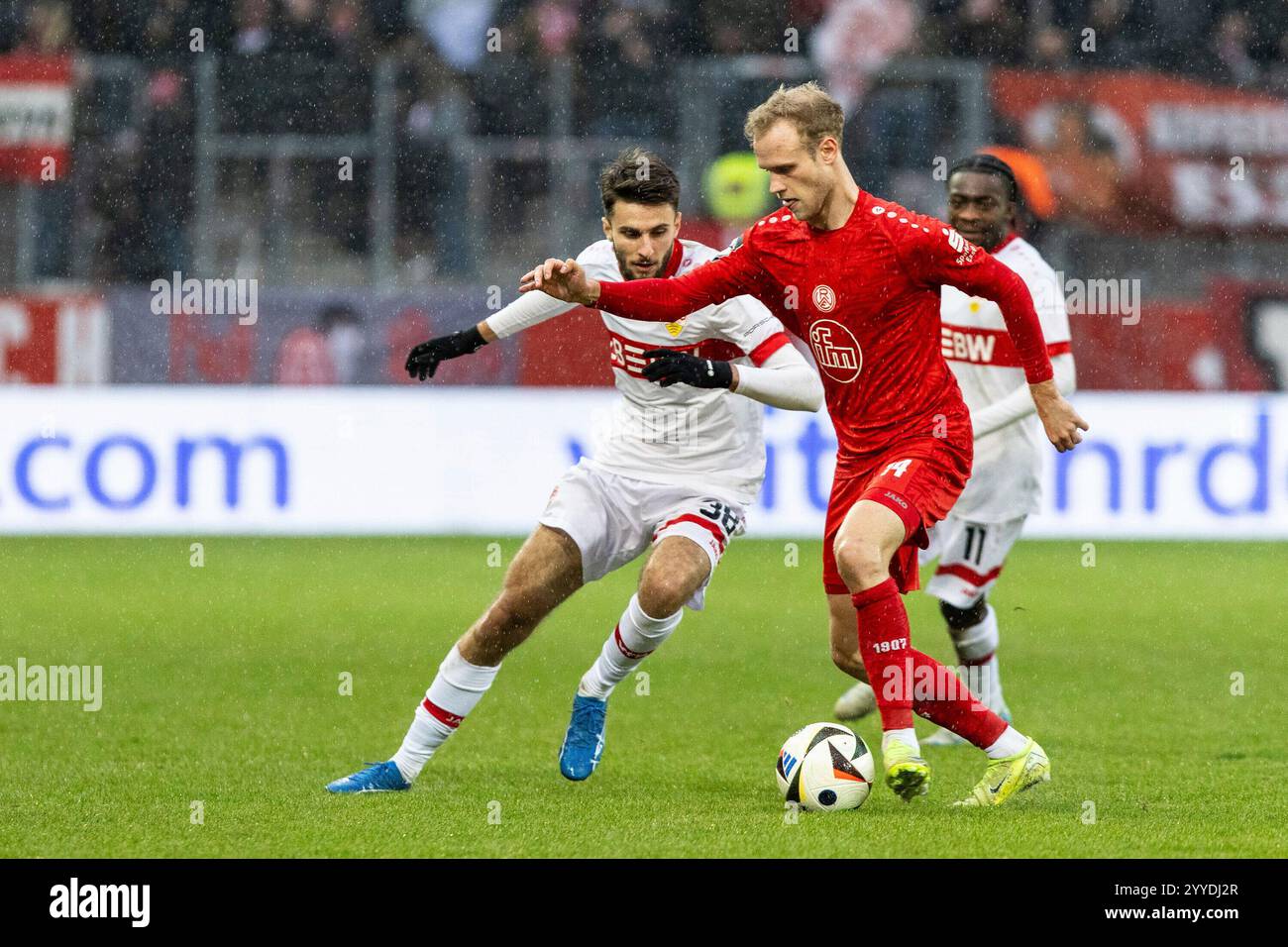 Essen, Deutschland. 21st Dec, 2024. Lucas Brumme (Rot-Wei? Essen, 14), Eliot Bujupi (VfB ...