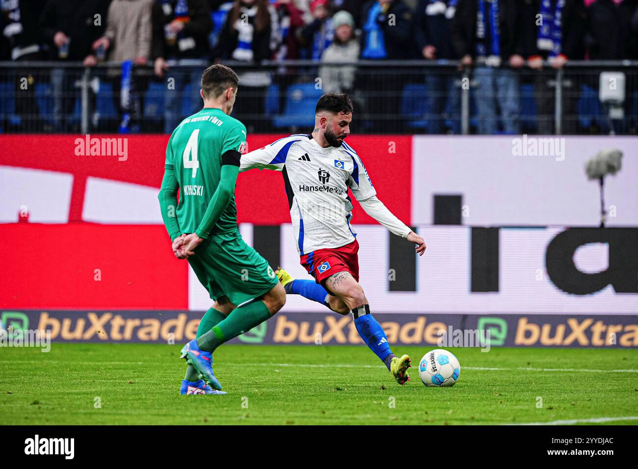 Hamburg, Deutschland. 21st Dec, 2024. Torschuss/Torchance Marco Richter ...