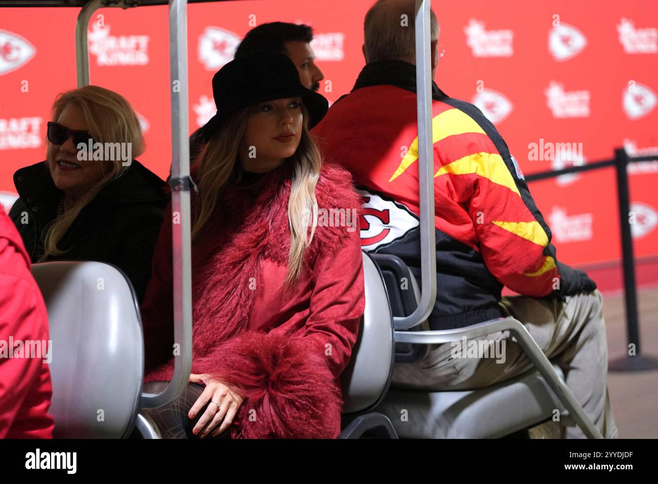 Taylor Swift arrives with her mother Andrea Swift, left, and father ...