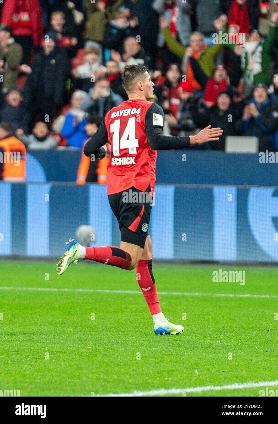 Leverkusen, Deutschland. 21st Dec, 2024. Patrik Schick (Bayer 04 Leverkusen, #14) erzielt das 1: ...