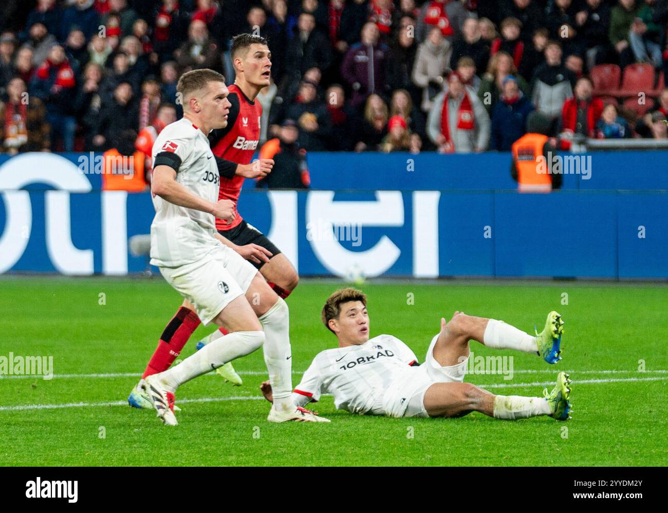 Leverkusen, Deutschland. 21st Dec, 2024. Patrik Schick (Bayer 04 Leverkusen, #14) erzielt das 1: ...