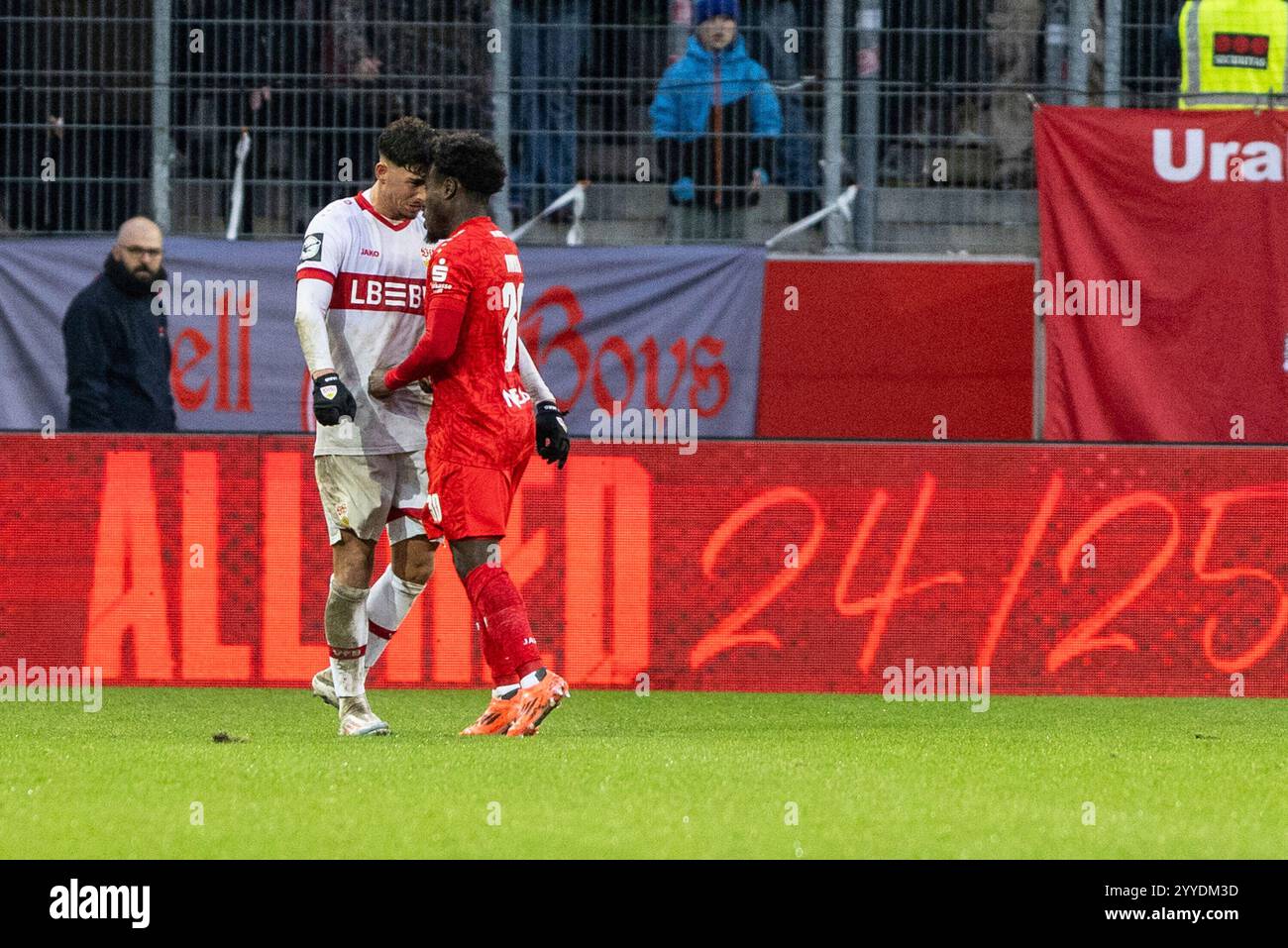Essen, Deutschland. 21st Dec, 2024. Kelsey Owusu Meisel (Rot-Wei? Essen ...