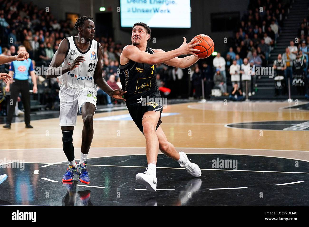 Hamburg, Deutschland. 21st Dec, 2024. Joel Scott (MHP Riesen ...