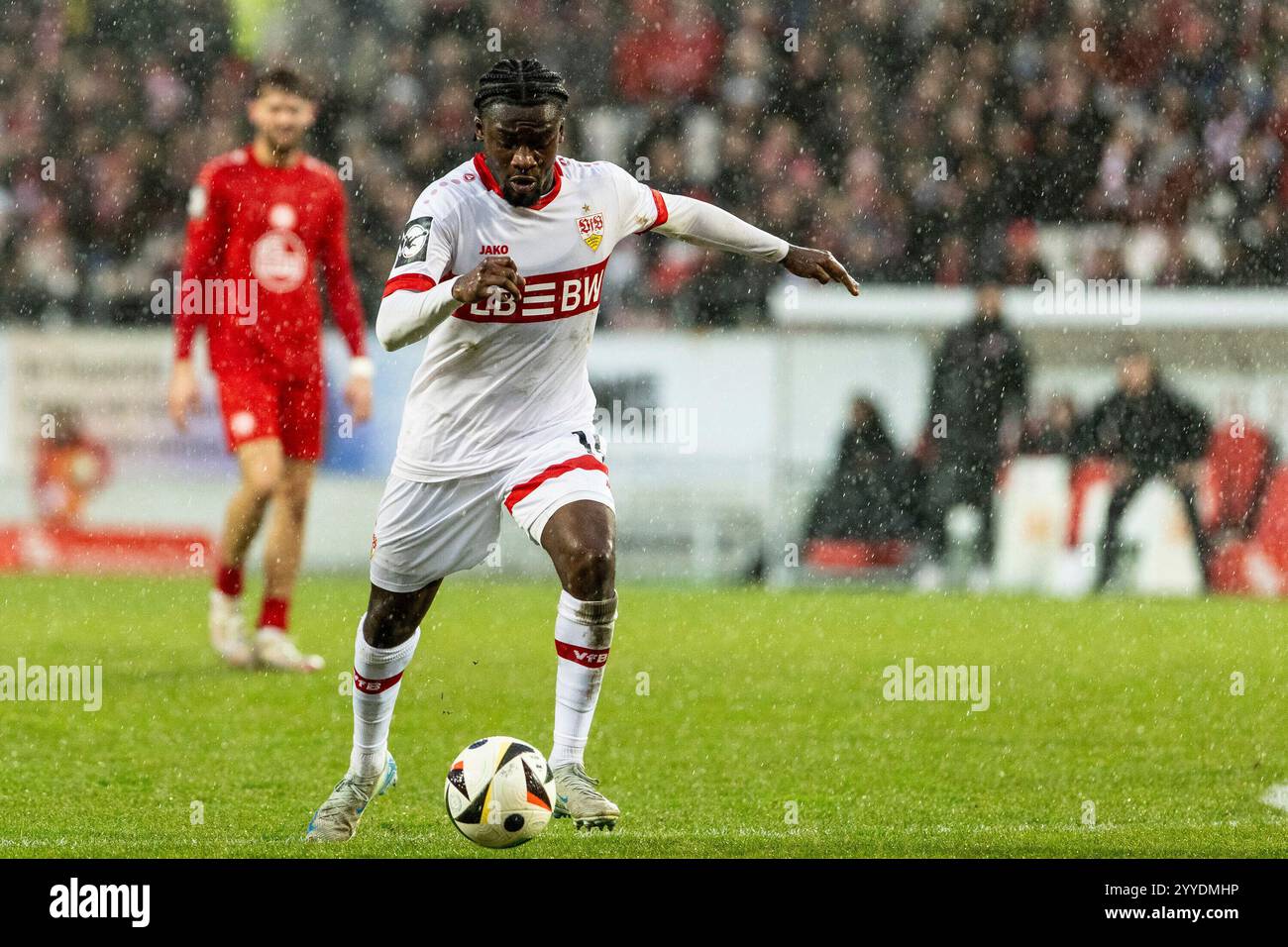 Essen, Deutschland. 21st Dec, 2024. Boakye Maurice Osei (VfB Stuttgart ...