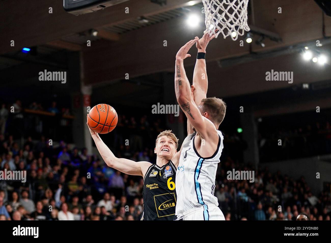 Hamburg, Deutschland. 21st Dec, 2024. Johannes Patrick (MHP Riesen Ludwigsburg, #06) beim ...