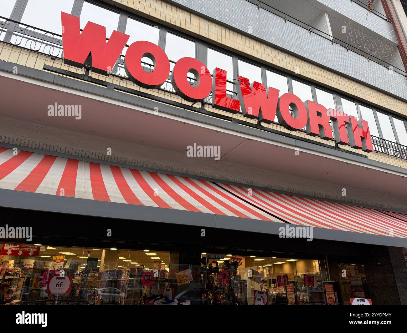 Logo Warenhaus Woolworth *** Logo department store Woolworth Copyright: xmix1pressx Stock Photo ...
