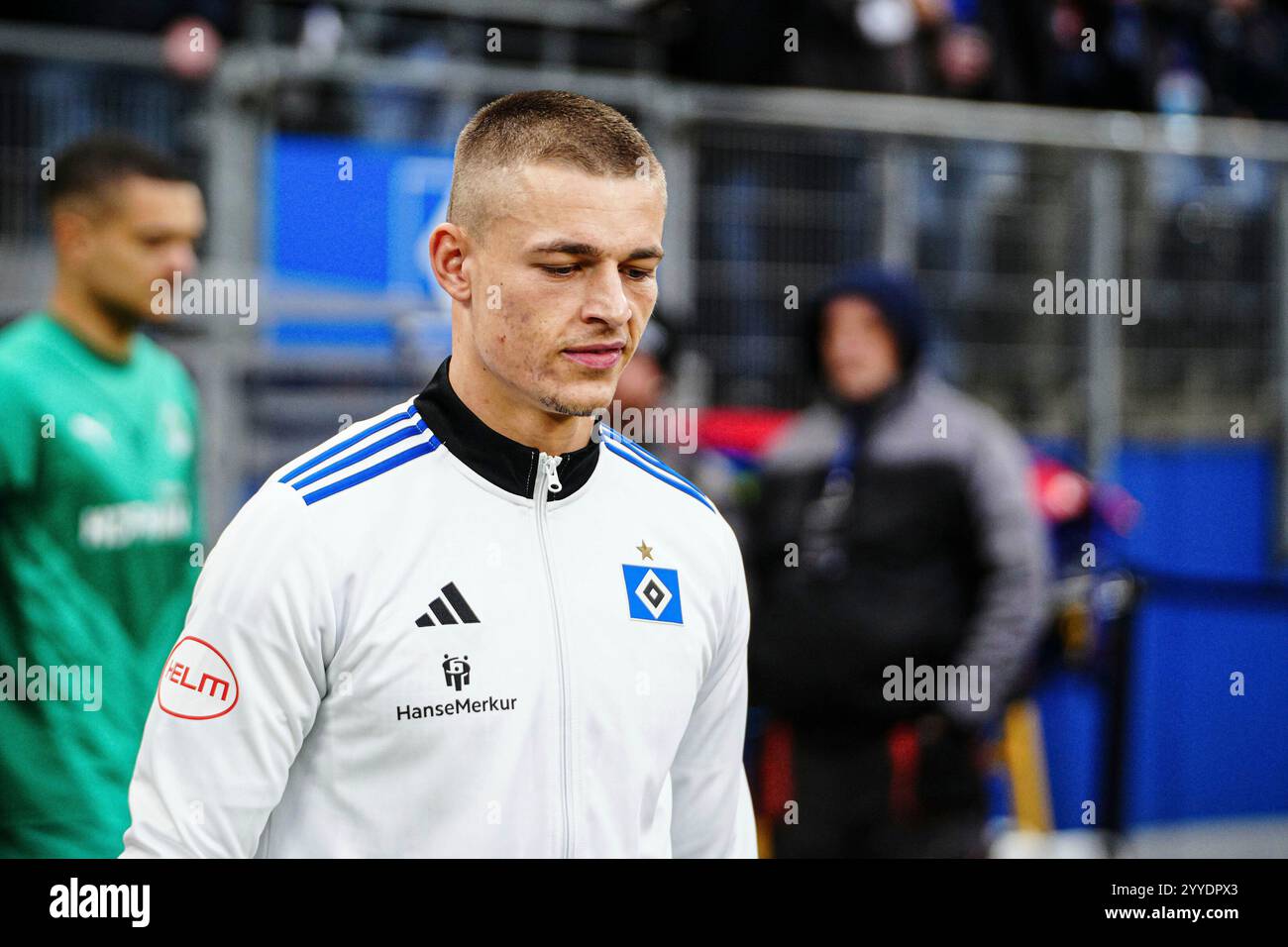 Hamburg, Deutschland. 21st Dec, 2024. Miro Muheim (Hamburger SV, #28 ...