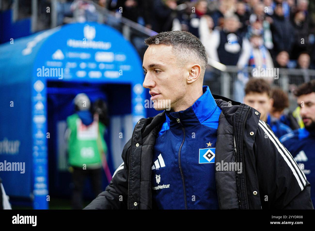 Hamburg, Deutschland. 21st Dec, 2024. Silvan Hefti (Hamburger SV, #30 ...