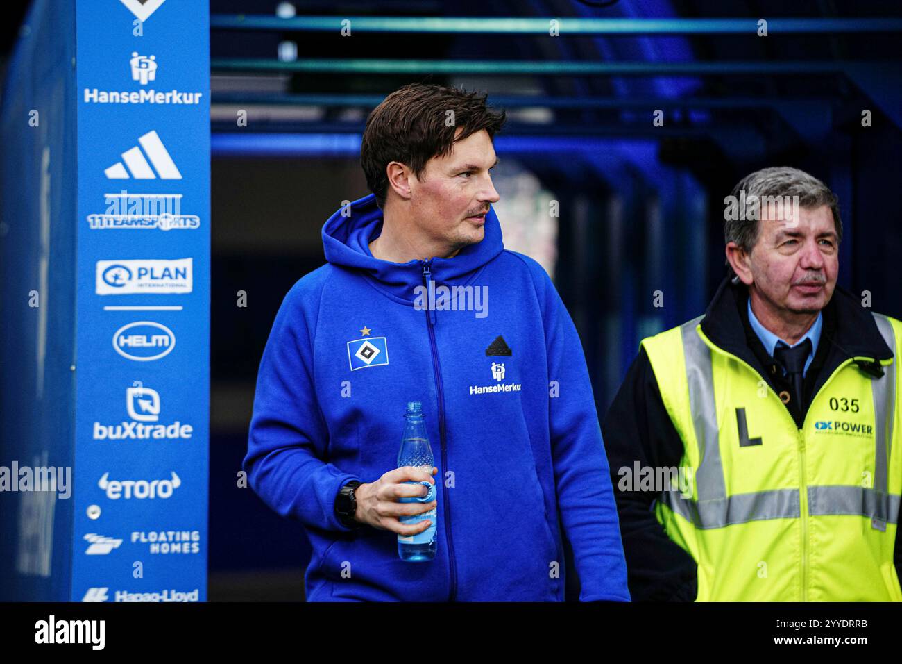 Hamburg, Deutschland. 21st Dec, 2024. Merlin Polzin (Hamburger SV, Co ...