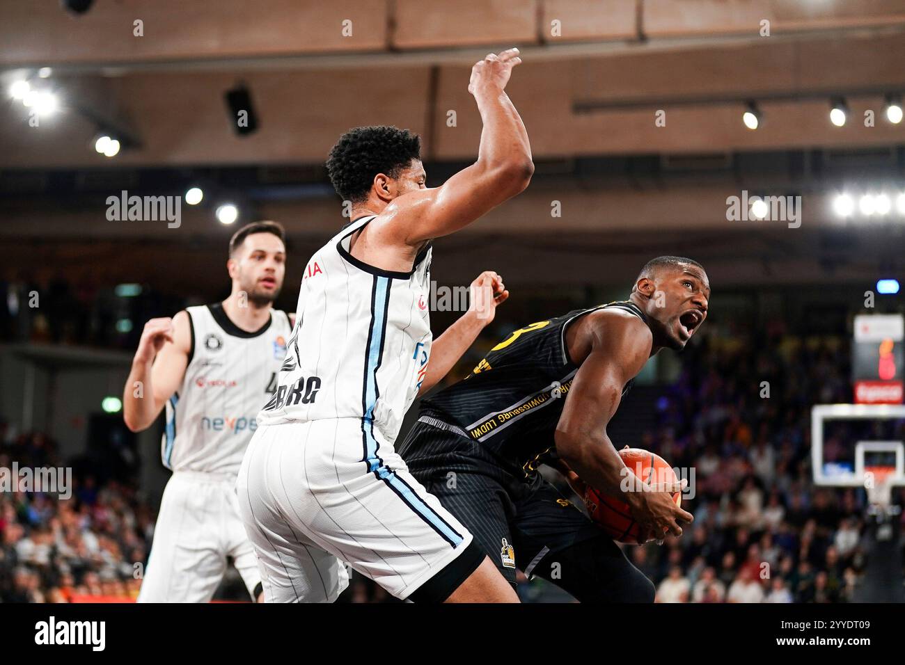 Hamburg, Deutschland. 21st Dec, 2024. Yorman Polas Bartolo (MHP Riesen Ludwigsburg, #13) im ...