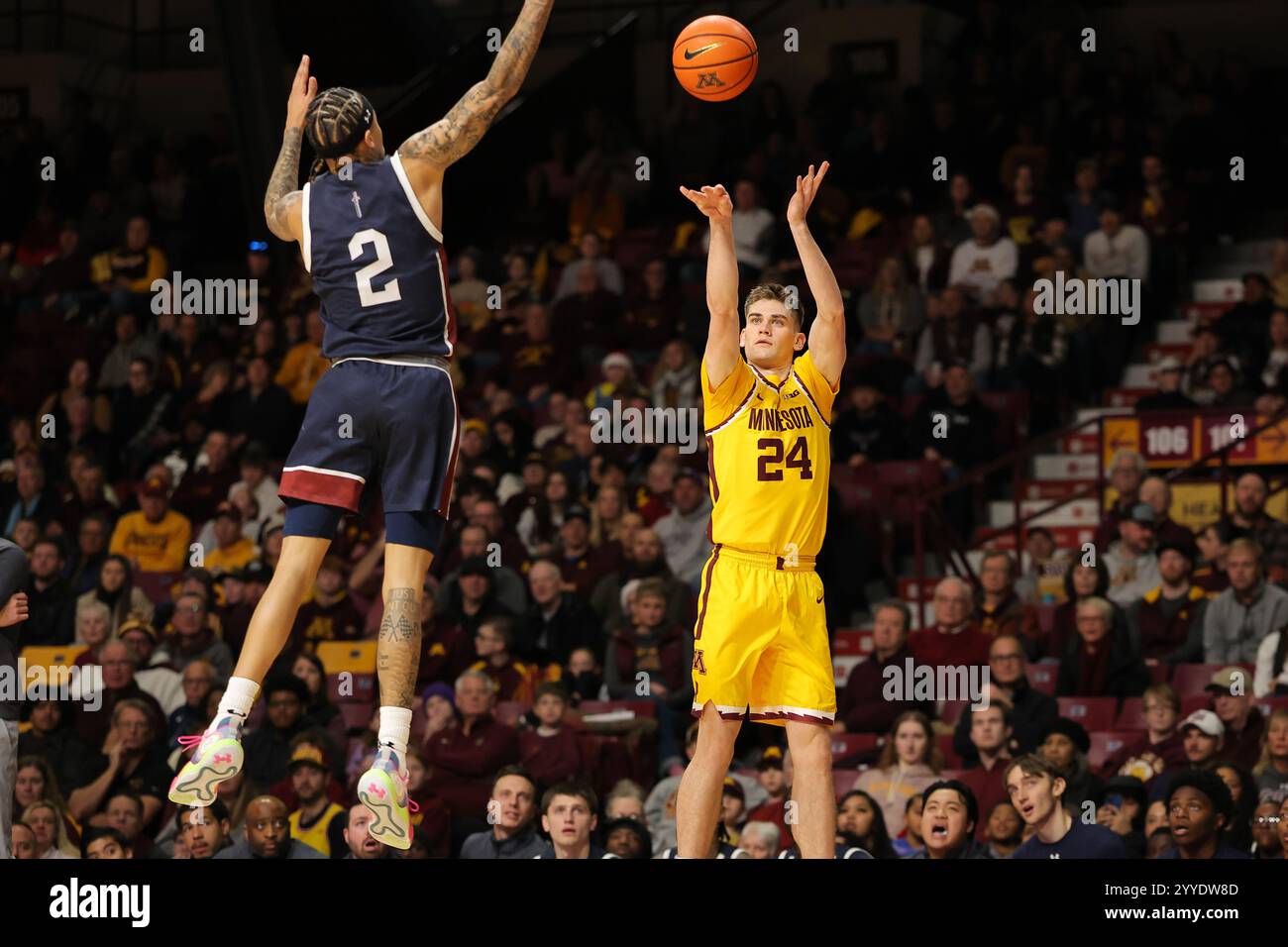 Minneapolis, Minnesota, USA. 21st Dec, 2024. Minnesota Golden Gophers ...