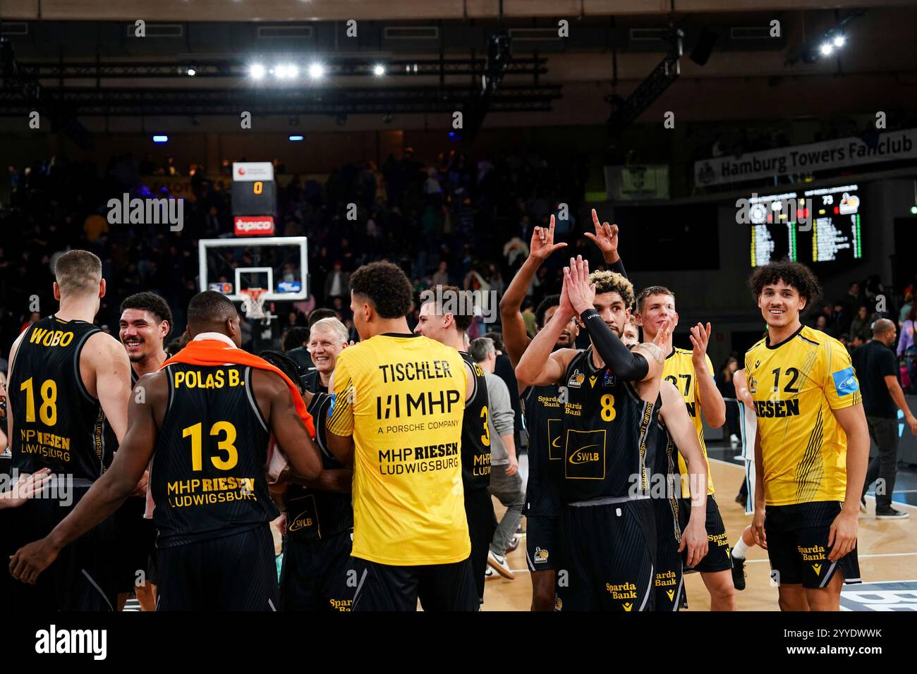 Hamburg, Deutschland. 21st Dec, 2024. die Riesen jubelt/Jubel nach Sieg/Spielende, GER, Veolia ...