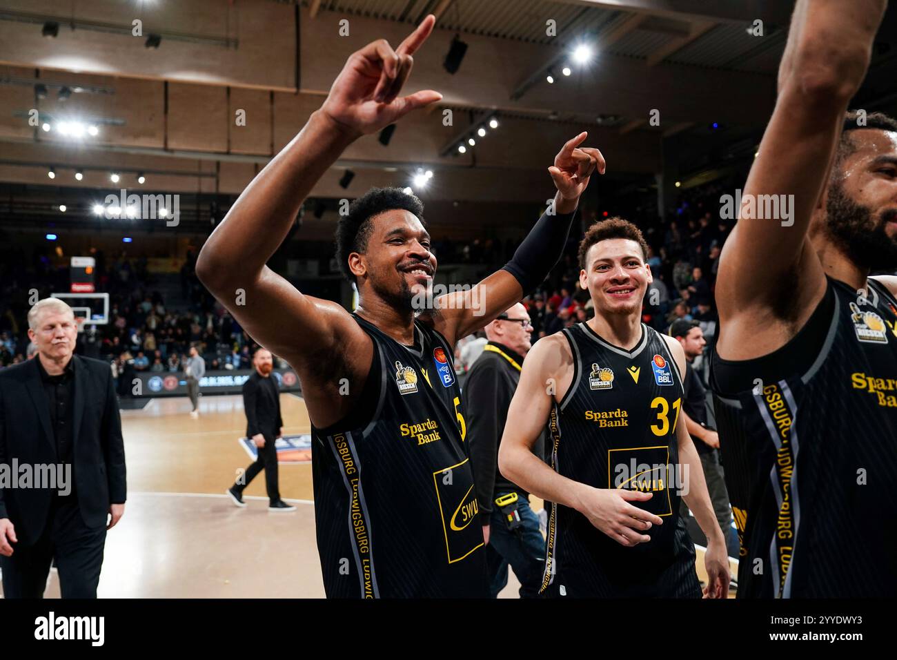 Hamburg, Deutschland. 21st Dec, 2024. Justin Simon (MHP Riesen Ludwigsburg, #05) und Kellan ...