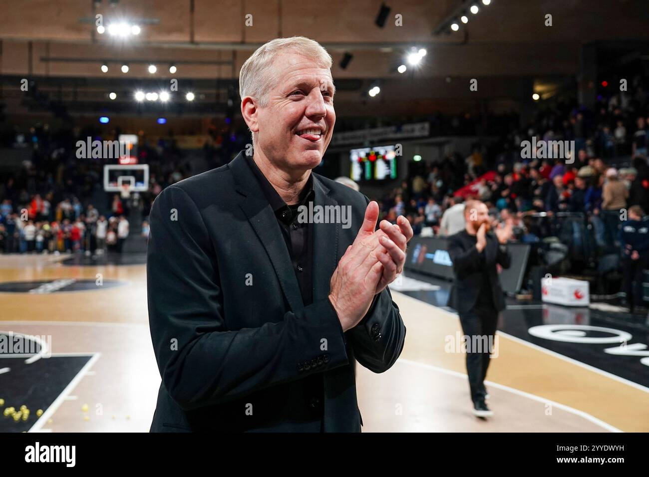 Hamburg, Deutschland. 21st Dec, 2024. John Patrick (MHP Riesen Ludwigsburg, Trainer) jubelt ...