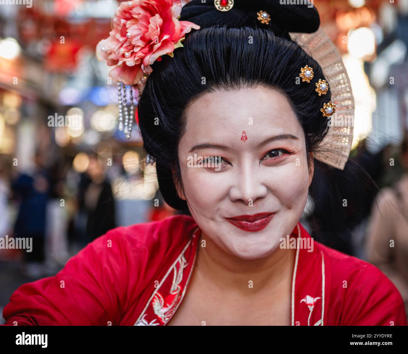 Smiling snake symbol chinese hi-res stock photography and images - Alamy