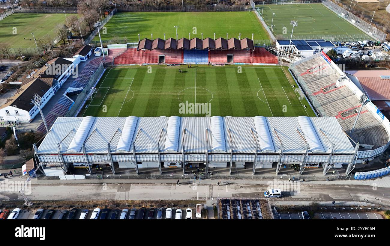 Unterhaching, Deutschland. 21st Dec, 2024. Unterhaching, Deutschland ...