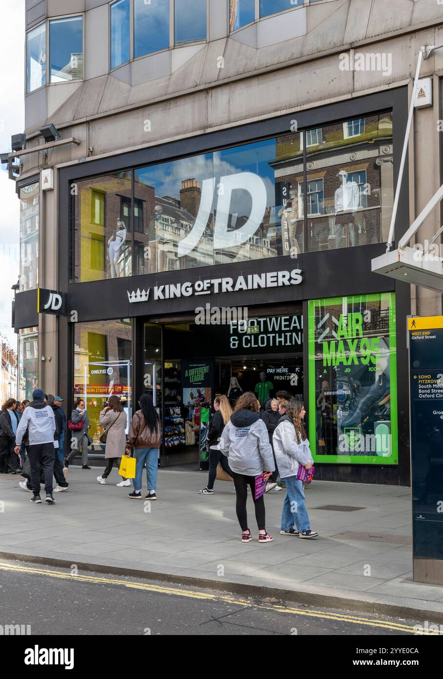 Store shop logo sign london uk hi-res stock photography and images - Alamy