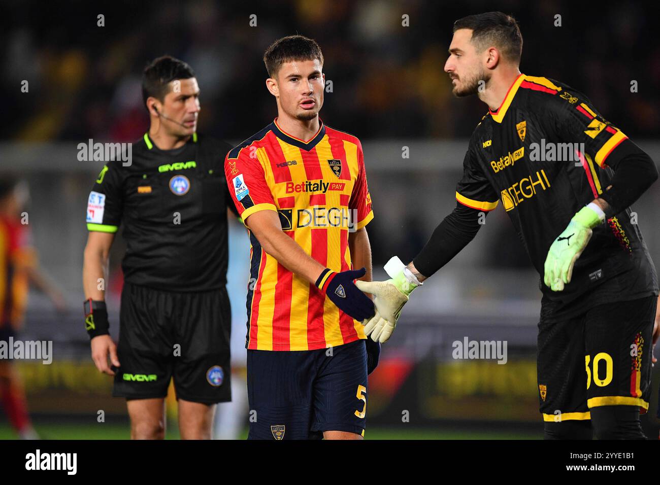Lecce, Italia. 21st Dec, 2024. Lecce's centre back Medon Berisha (5 US ...