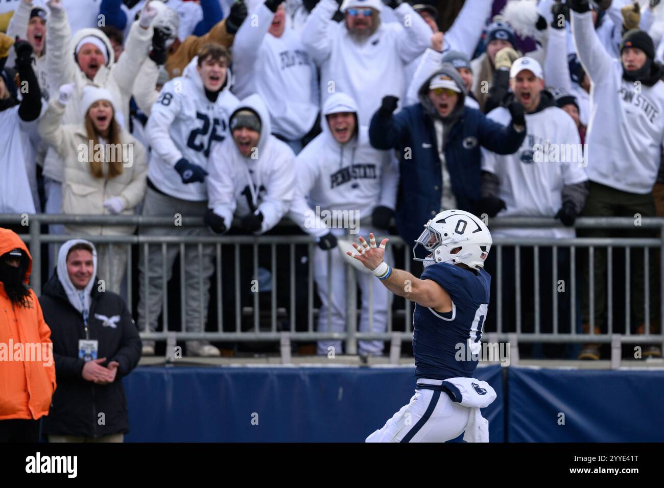 State College, PA, USA. 21st Dec, 2024. Penn State Nittany Lions linebacker Dominic DeLuca (0 ...
