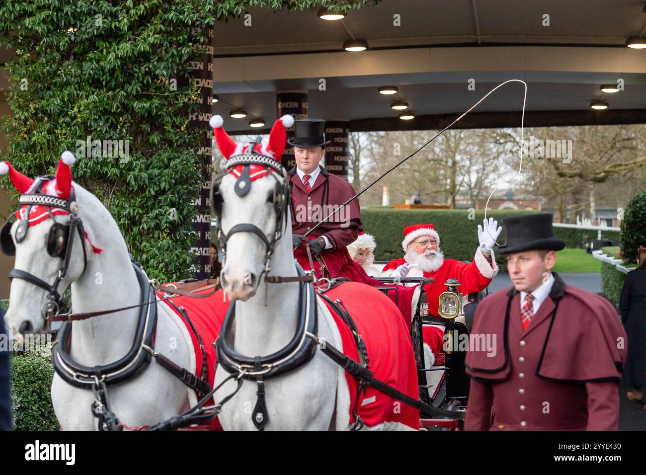 Ascot, Berkshire, UK. 21st December, 2024. Santa Claus and Mrs Claus ...