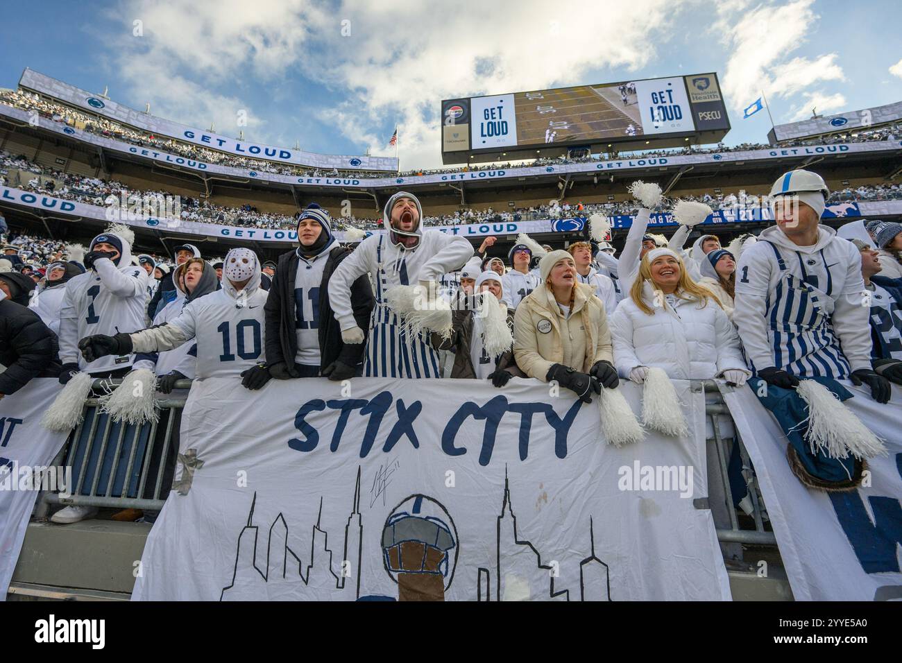 State College, PA, USA. 21st Dec, 2024. Penn State Nittany Lions fans react during the NCAA ...