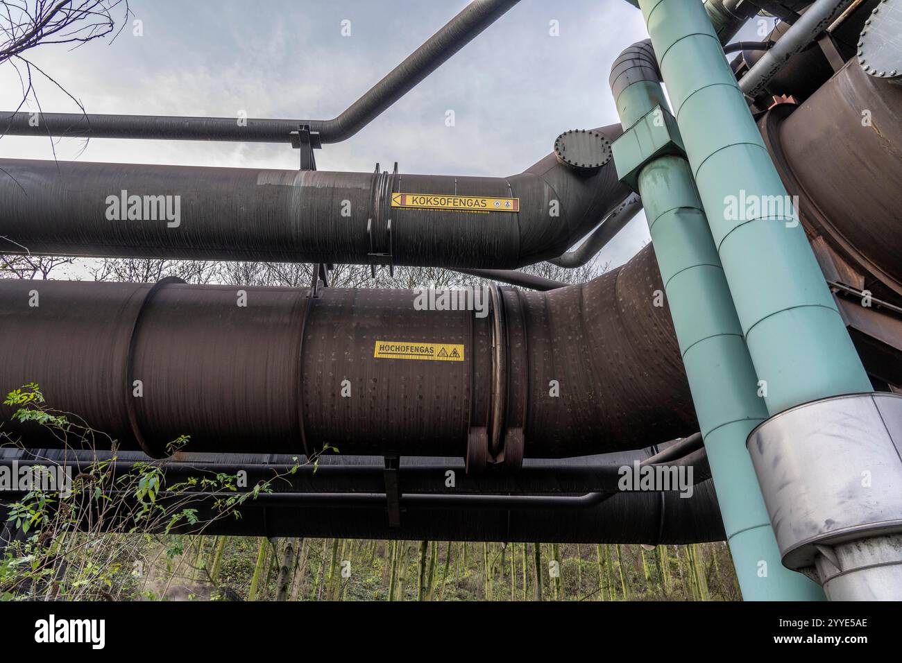 Pipelines for district heating, coke oven gas, blast furnace gas, at ...