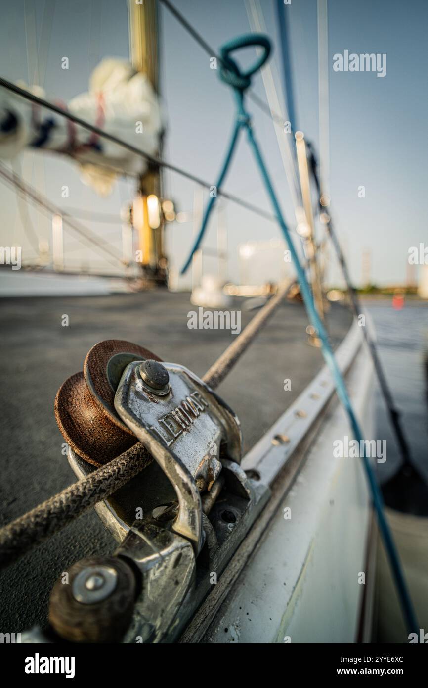Marine hardware hi-res stock photography and images - Alamy