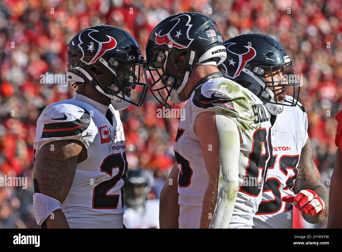 Houston Texans tight end Dalton Schultz (86) celebrates after scoring a ...