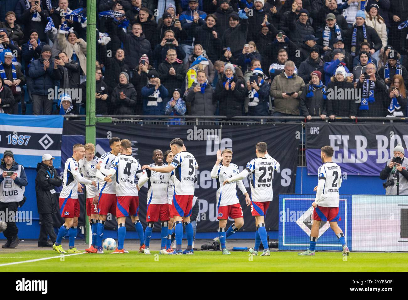 Hamburg, Germany. 21st, December 2024. Adam Karabec (13) of Hamburger ...