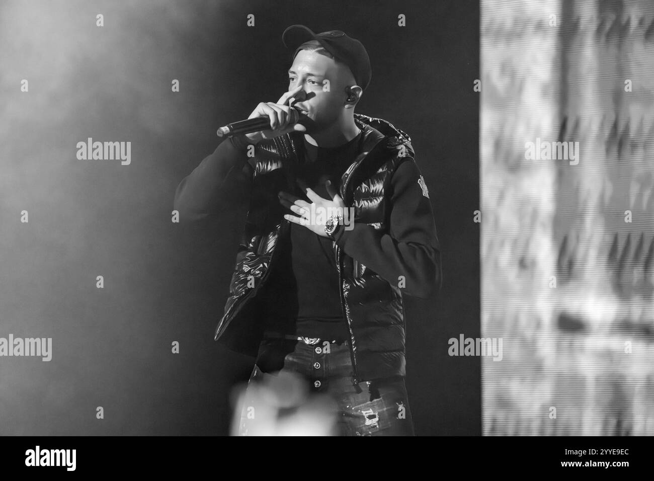 21.12.2024, xkkux, Düsseldorf, Mitsubishi Electric HALLE, Der Rapper ...