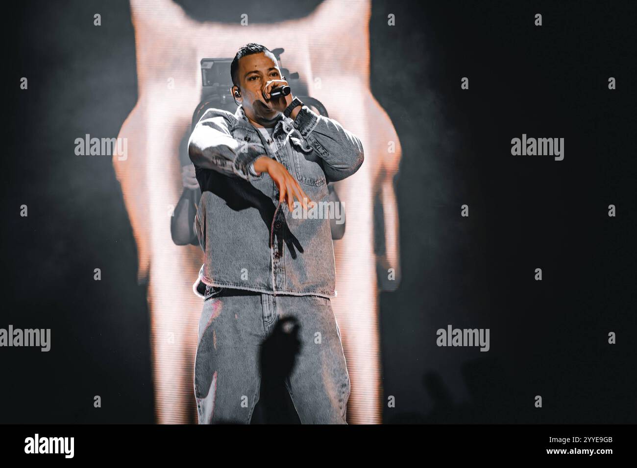 21.12.2024, xkkux, Düsseldorf, Mitsubishi Electric HALLE, Der Rapper ...