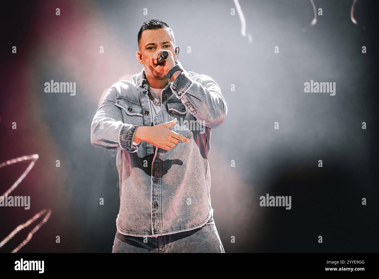 21.12.2024, xkkux, Düsseldorf, Mitsubishi Electric HALLE, Der Rapper ...