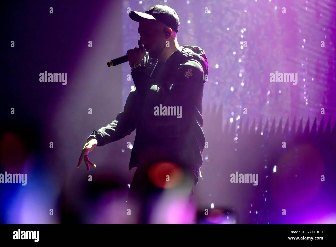 21.12.2024, xkkux, Düsseldorf, Mitsubishi Electric HALLE, Der Rapper ...