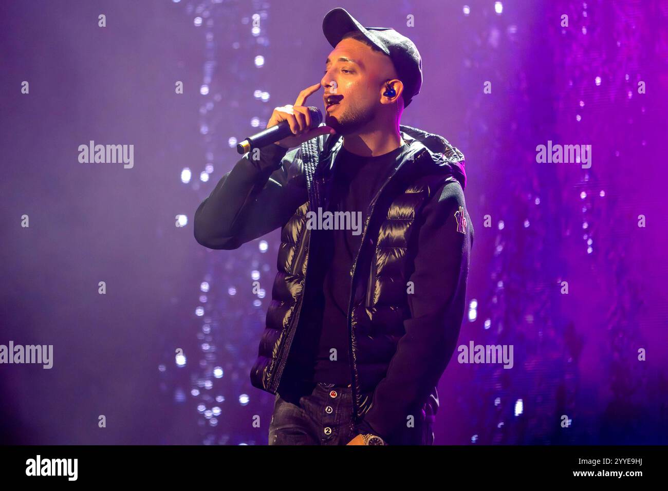 21.12.2024, xkkux, Düsseldorf, Mitsubishi Electric HALLE, Der Rapper ...