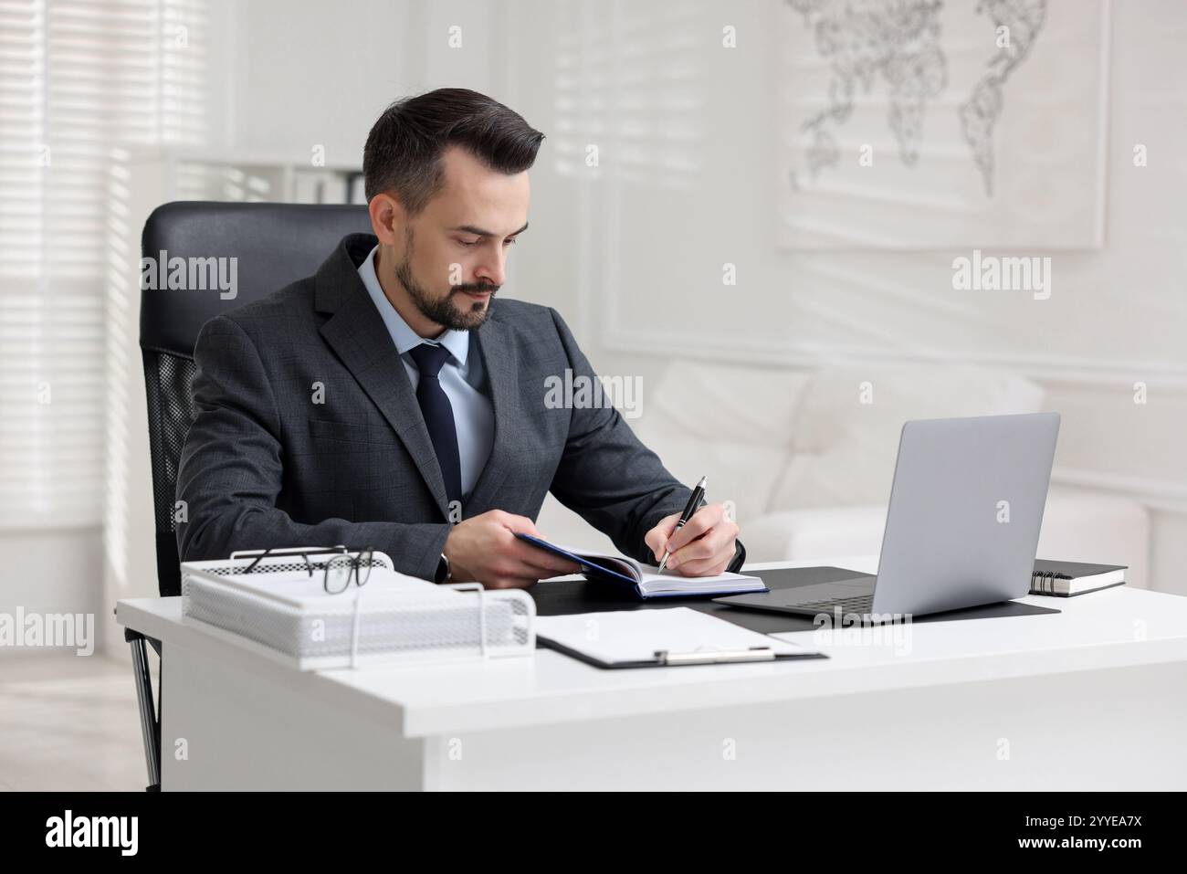 Banker making notes table hi-res stock photography and images - Alamy