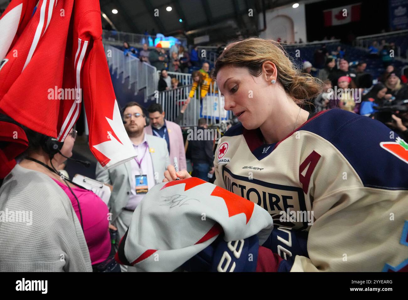Toronto, Canada. 21st Dec, 2024. Montreal Victoire's Laura Stacey signs ...