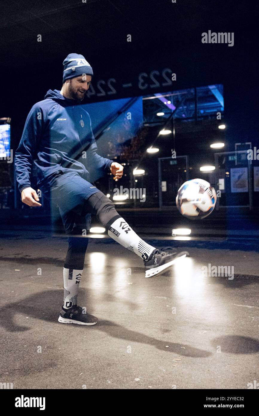Goalkeeper Tim Wolf #1 (EV Zug) during the off-ice warmup - 21.12.2024 ...