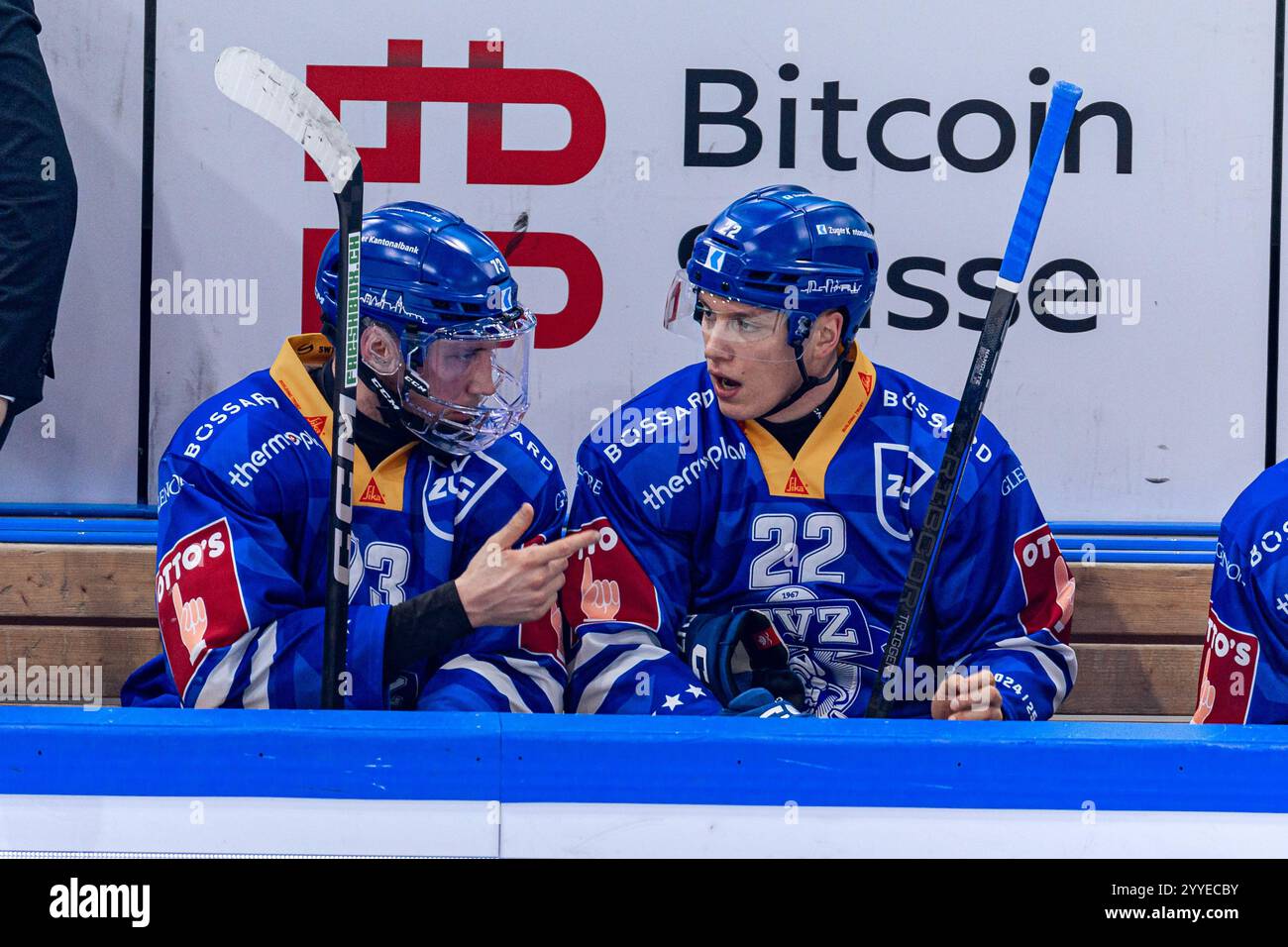 Mike Kunzle #73 (EV Zug) talks to Nando Eggenberger #22 (EV Zug) - 21.12.2024 - National League ...